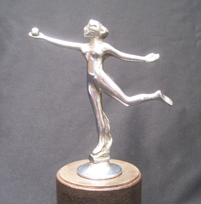 VINTAGE 1930s EVE WITH APPLE CAR RADIATOR CAP MASCOT ~FIRST FEMALE HOOD ...