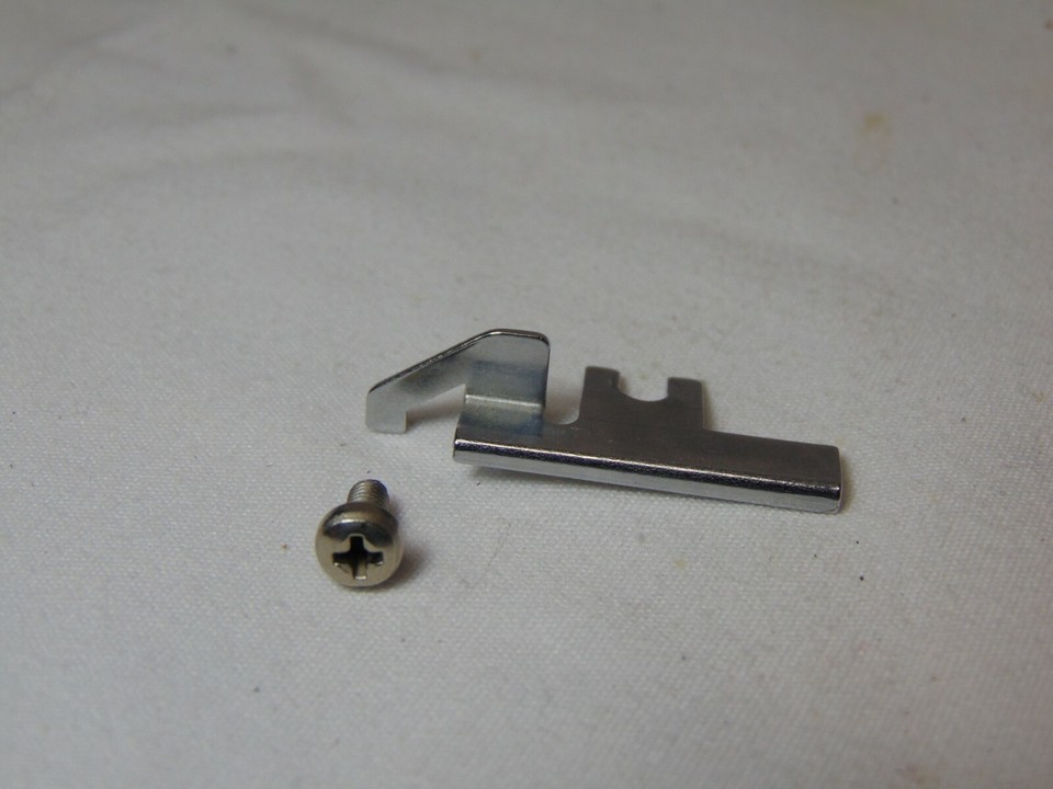 PFAFF 1215 SEWING MACHINE REPLACEMENT PART THREAD GUIDE BRACKET & SCREW ...