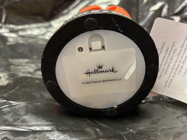 HALLMARK PEANUTS VAMPIRE SNOOPY AND WOODSTOCK HALLOWEEN FIGURINE LIGHT ...