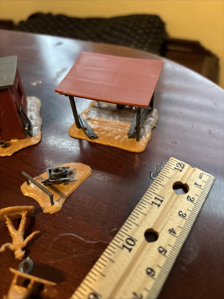 HO Scale House And Barn With 10 Pieces | eBay