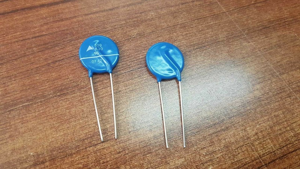 200x EPCOS B72220S300K101 S20K30 VARISTOR 47V 2KA DISC 20MM | eBay