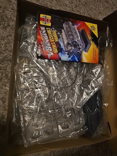 Haynes Build Your Own V8 Engine Scale Model Kit -Open box unassembled ...