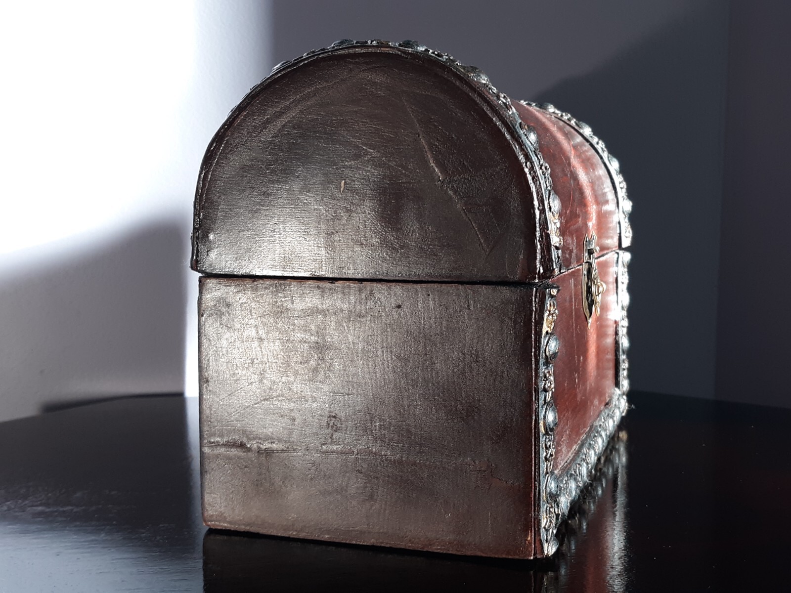 Brown Leather Styled Small Wooden Chest with Brown Felt Inside Treasure ...