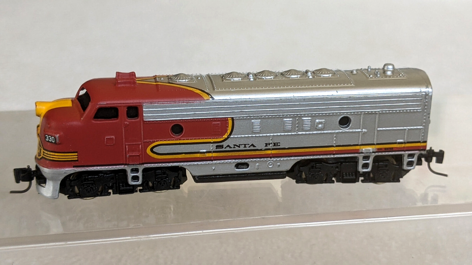 Micro Trains Santa Fe Red/Silver F7 Locomotive Engine #300 Z Scale ...