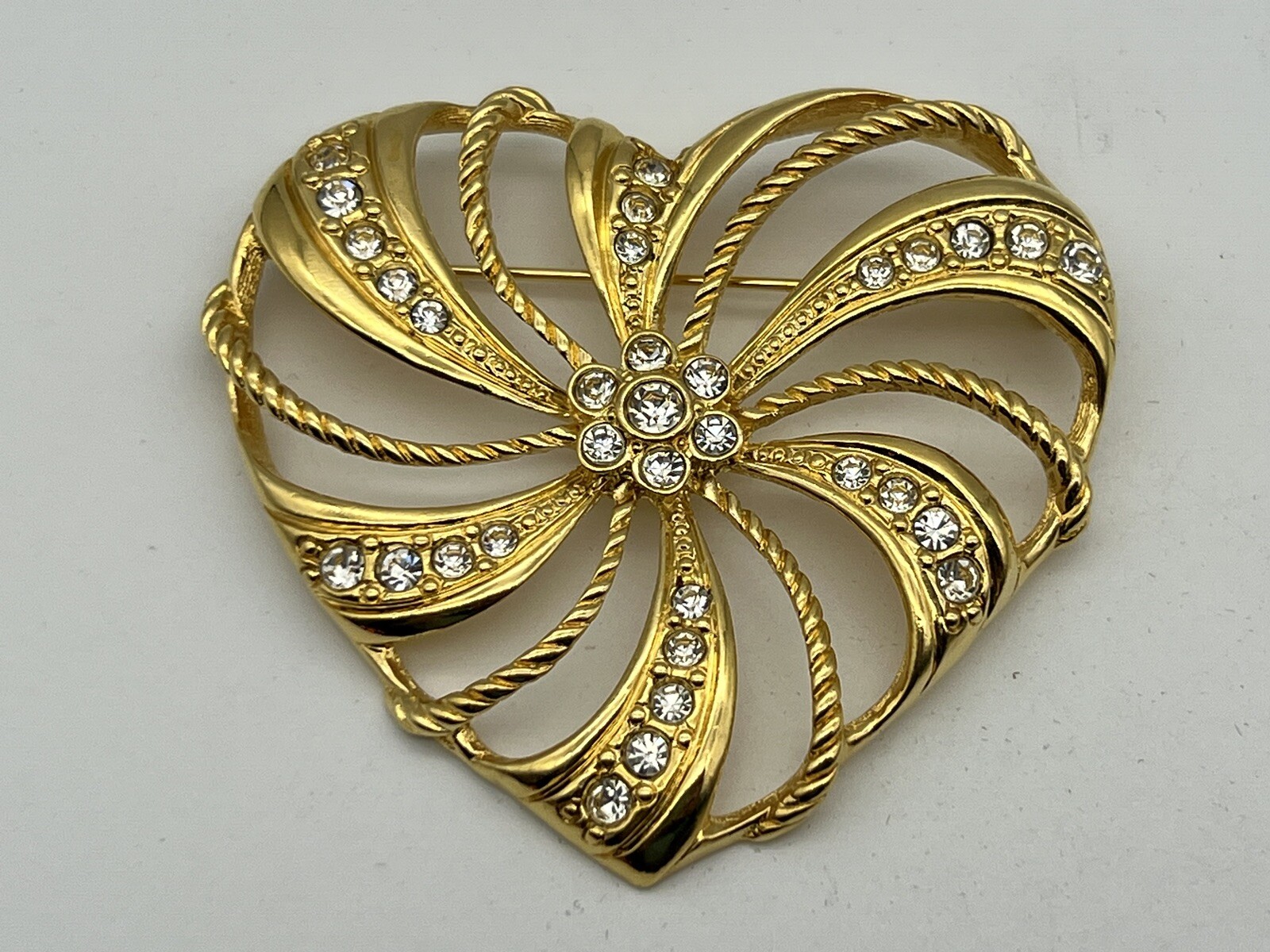 Vintage Avon Gold Toned Heart Rhinestone Brooch - Gem