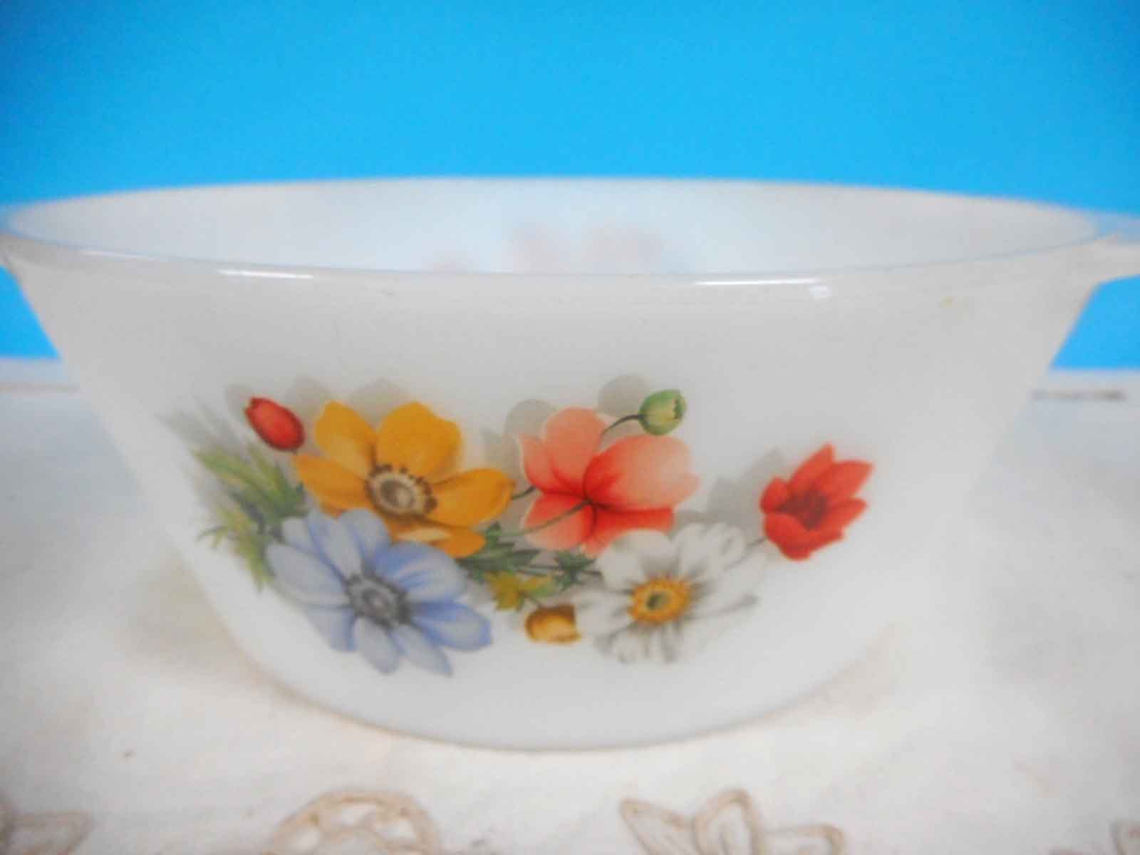 Vintage Pyrex, Milk Glass Arcopal 'Anemone' casserole dish - Excellent ...