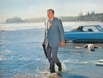 MCQ JOHN WAYNE WITH INGRAM MACHINE GUN GREAT PHOTO | eBay