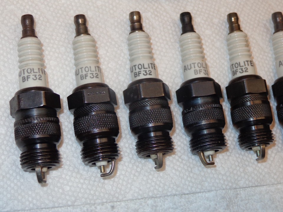 ( 8 ) ..'NOS' Ford ‘Autolite’ BF-32 Spark Plugs …‘STAR LOGO’... Made in ...
