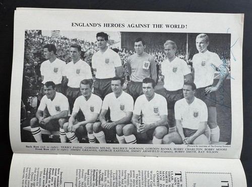 BOBBY MOORE signed Nov 20th 1963 ENGLAND v IRELAND programme Team photo ...