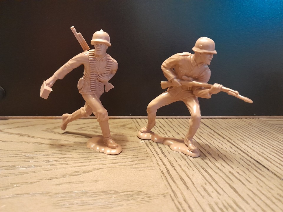 MARX TOYS RECAST 4" WORLD WAR II GERMAN SOLDIERS REISSUE- 6 FIGURES | eBay