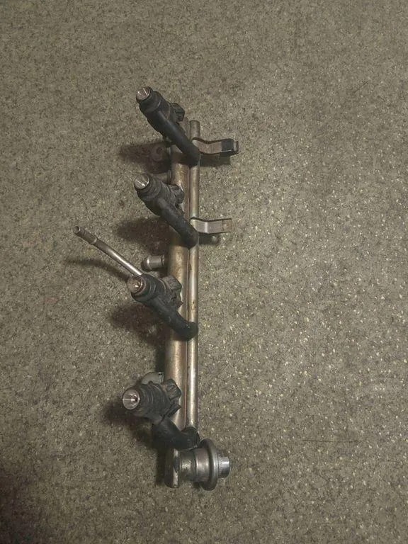 BMW 3 Touring E36 Rail de Carburant 1435910 1.60 Petrol 1998 33760802 ...