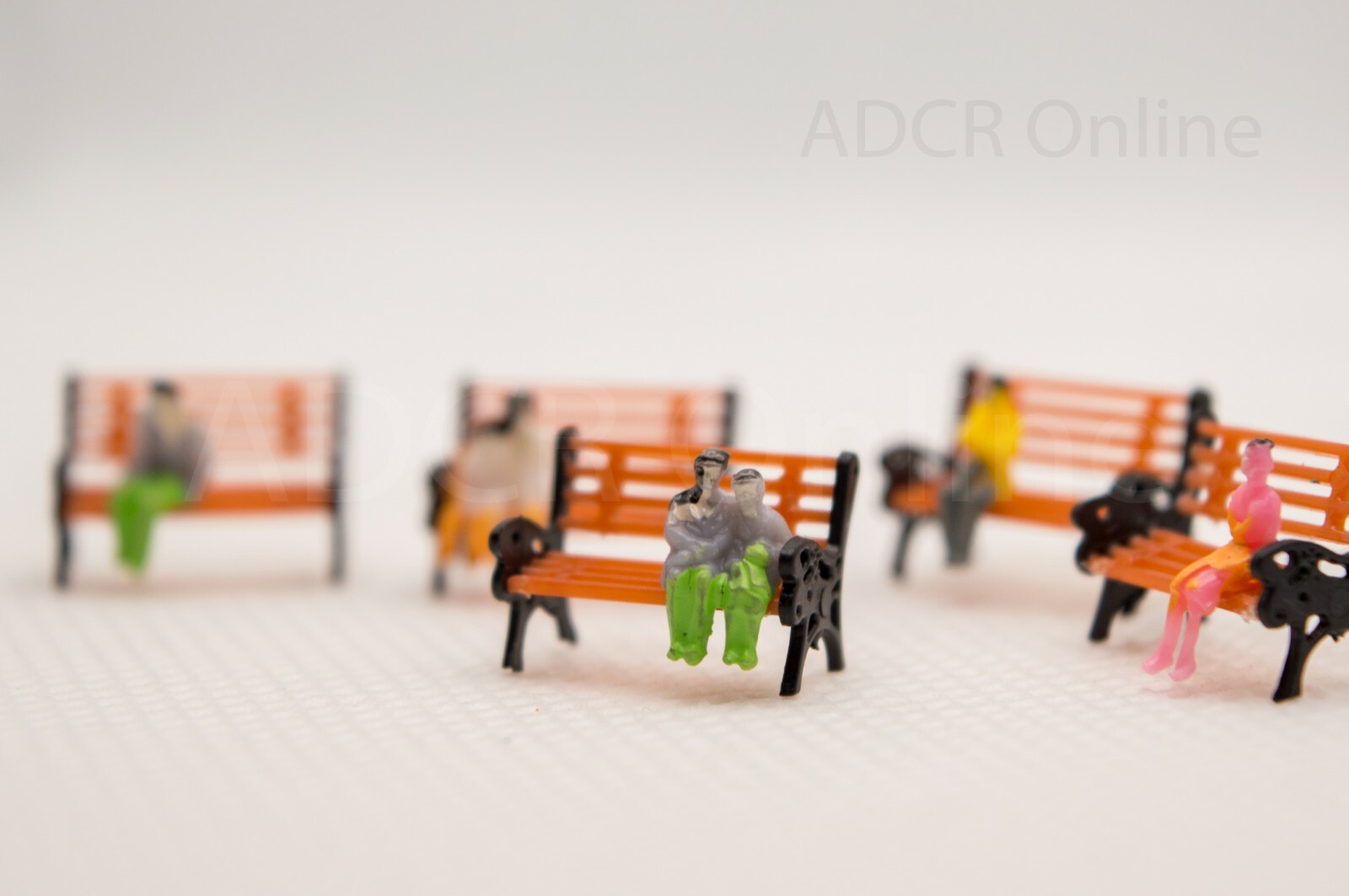 N Gauge Bench Park Benches with People Figures - 5 / 10 Pack - N Scale ...