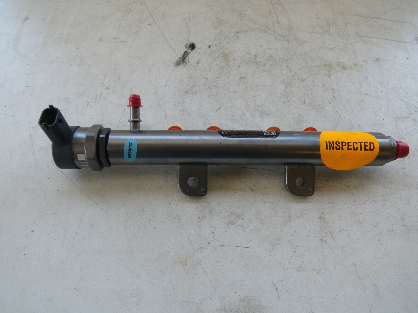 Land Rover Range Rover 2015-2021 OEM Fuel Rail Left (Driver Side ...