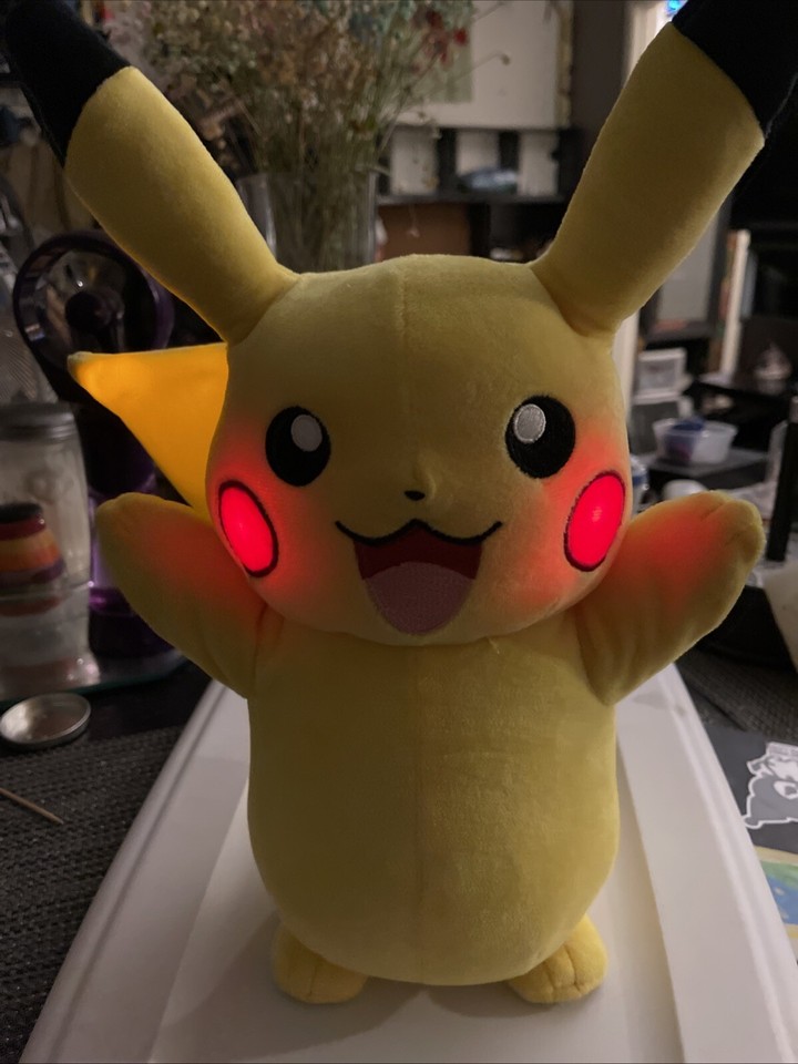 Pokemon Charge“PIKACHU” Talking Light Up Moving 14” Plush Toy 2021 (NEW ...