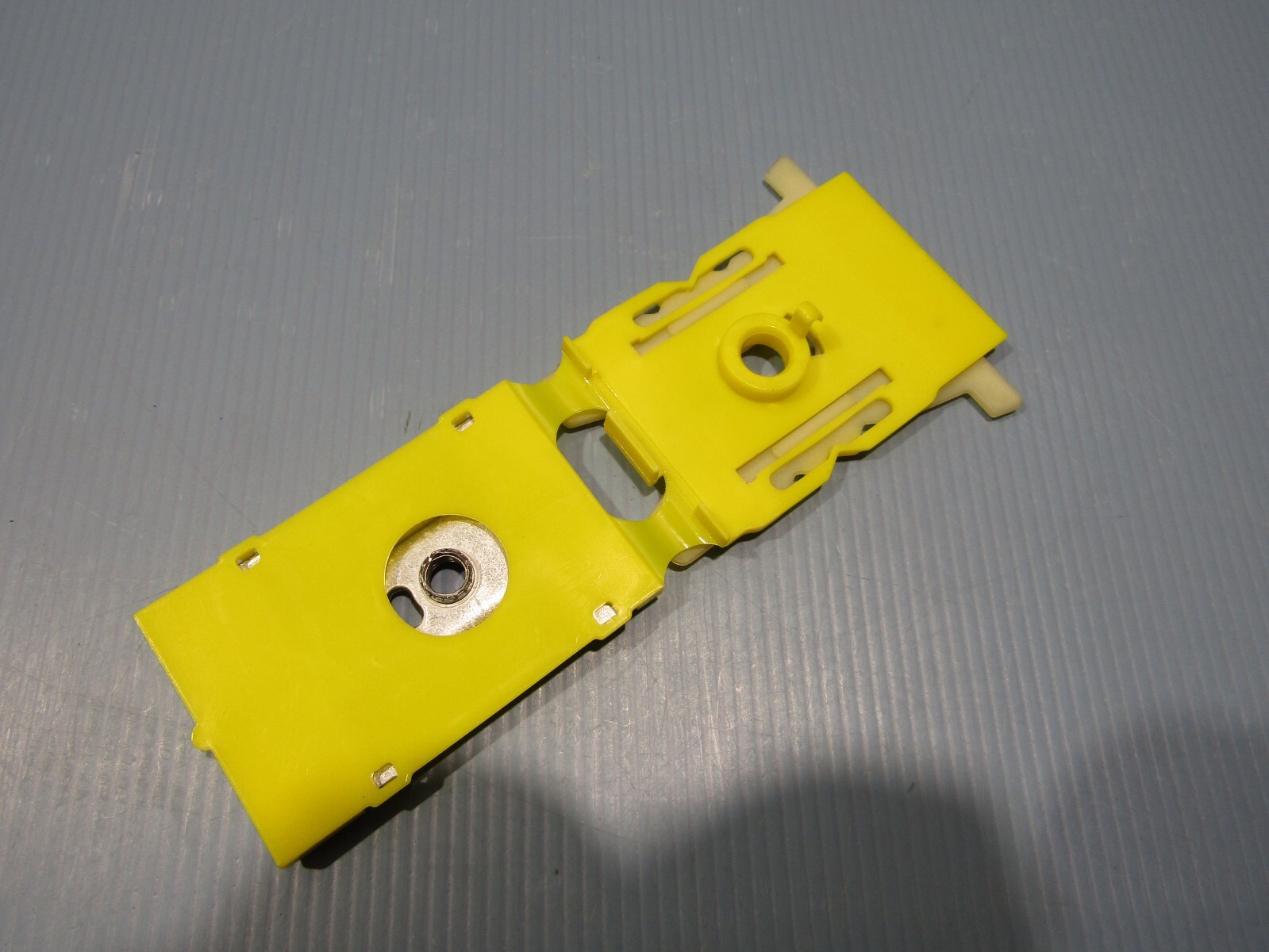 MERCEDES C COUPE C238 FRONT WINDOW REGULATOR RETAINING PLATE ...