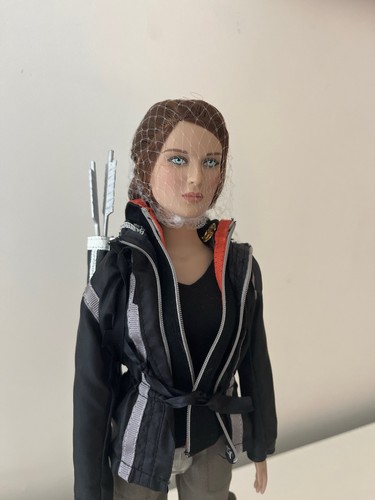 TONNER TYLER 2012 HUNGER GAMES KATNISS EVERDEEN Jennifer Lawrence 16 ...