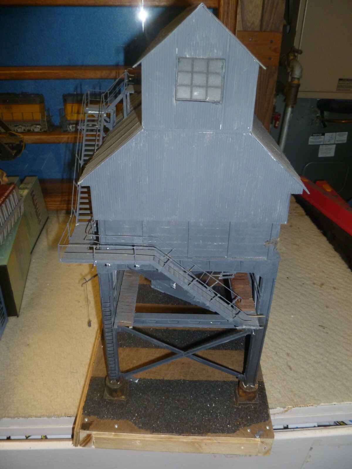 O-SCALE MODEL of UNION PACIFIC R.R. 350 TON COAL TOWER AT LARAMIE ...