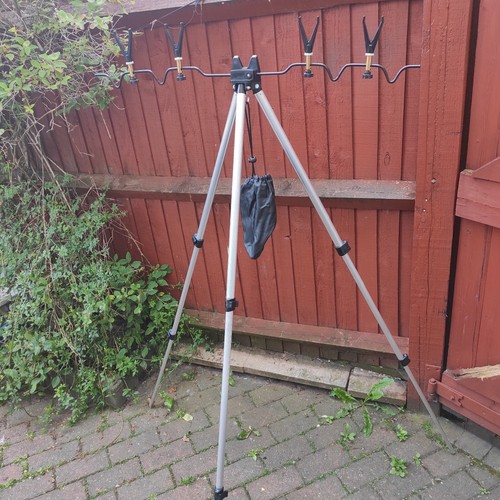 Brand New-Beach Sea Fishing Tripod 4 Rods Telescopic Holder Rod Stand 1 ...