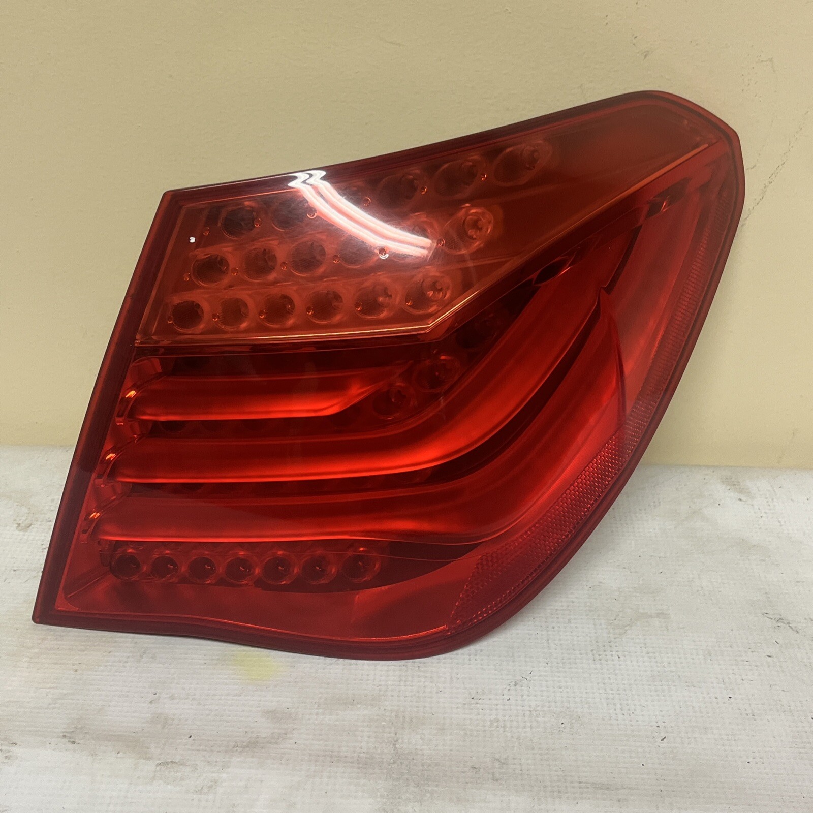 10-12 BMW 740i 750Li F01 F02 Right Passenger Side Outer Tail Light ...