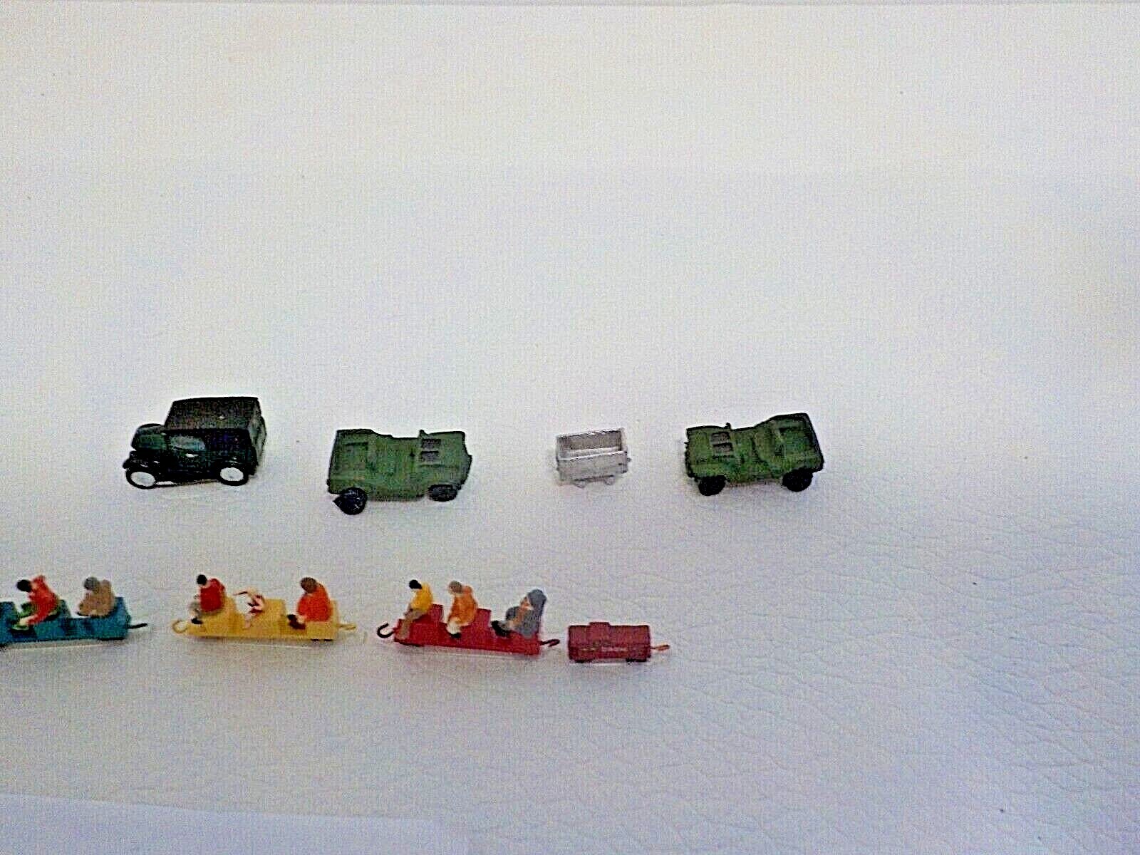 N Scale Miniature Railway w/Riding Figures & Assorted Vehicles Model ...