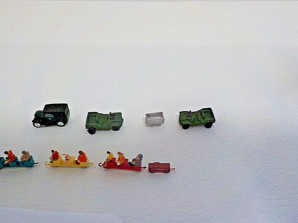 N Scale Miniature Railway w/Riding Figures & Assorted Vehicles Model ...