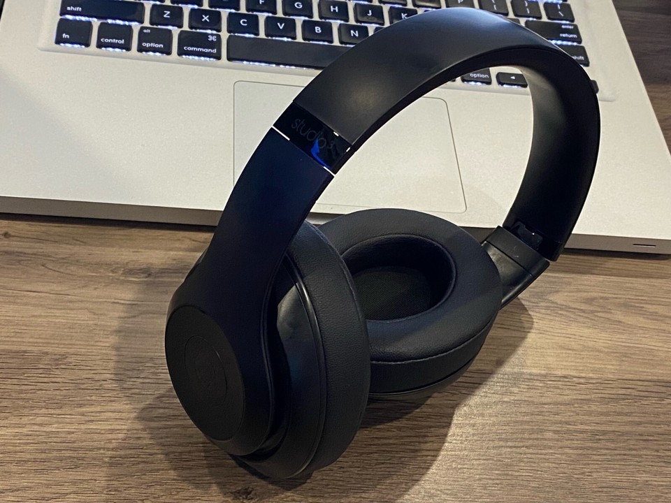 Apple Beats By Dre Apple Studio 3 Bluetooth Wireless Headphones / Matte ...