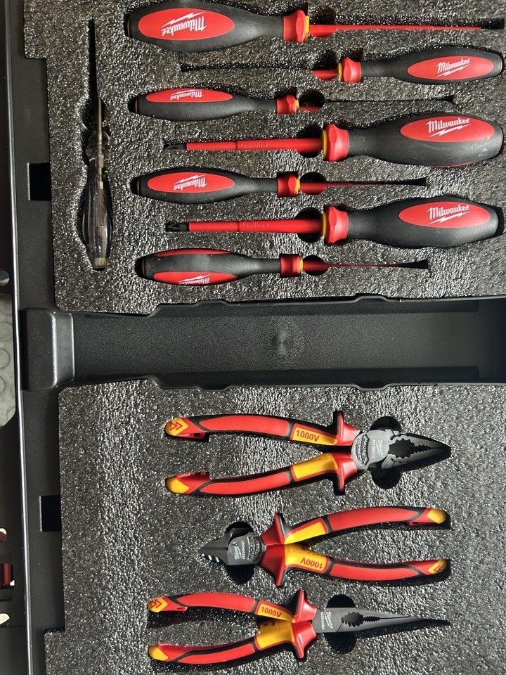 Milwaukee PACKOUT (10-Pcs) Electrician Tool Set screwdrivers & pliers ...