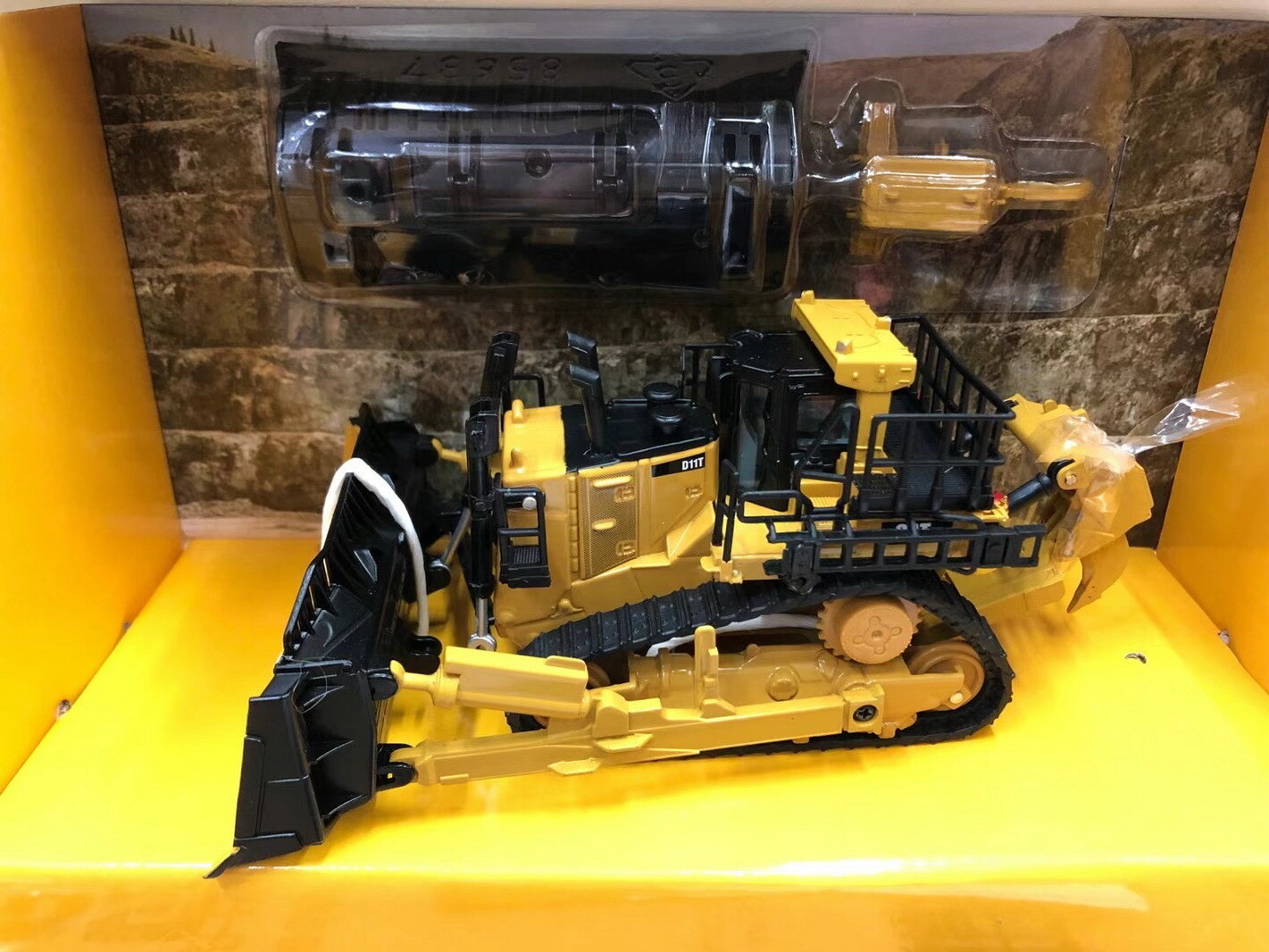 DM 1/64 Cat D11 Track-Type Tractor with JEL Blade Diecast Model Toy ...