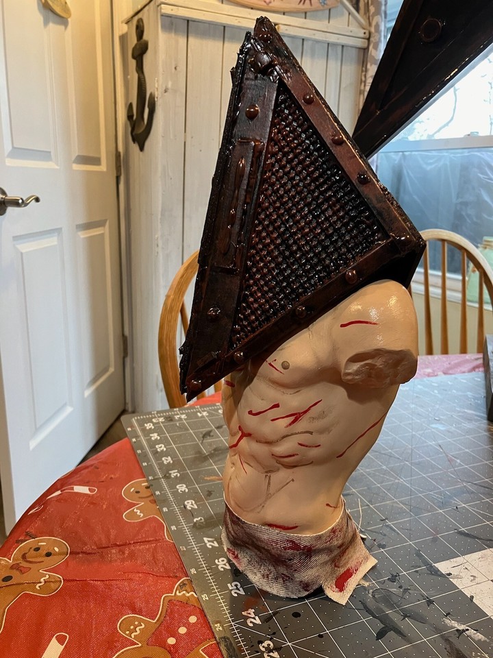 RED PYRAMID HEAD SILENT HILL STATUE FIGURE HORROR HALLOWEEN ZOMBIE PROP ...