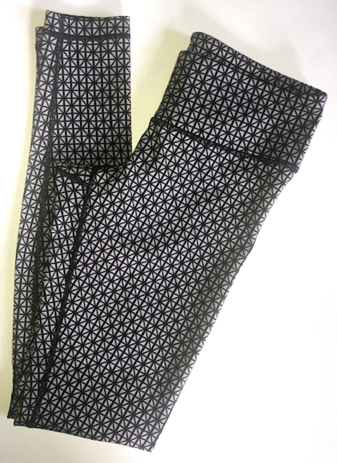 LULULEMON 'Union Jack' Gray & Black LEGGINGS- 4 - Gem