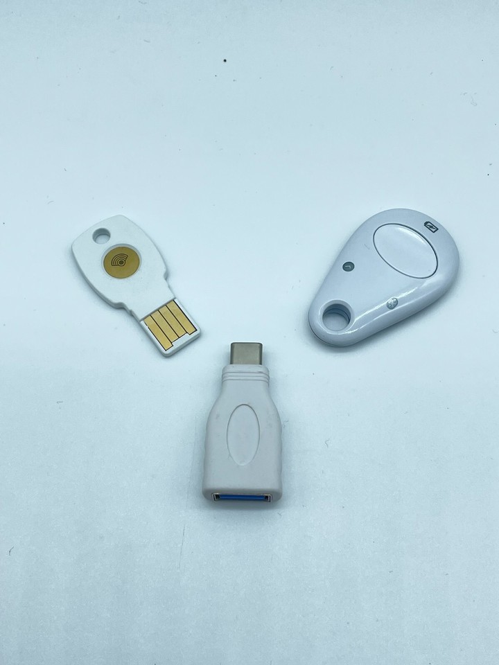 Google Titan Security Key USB (K9T) + Bluetooth Security Key (K13T ...
