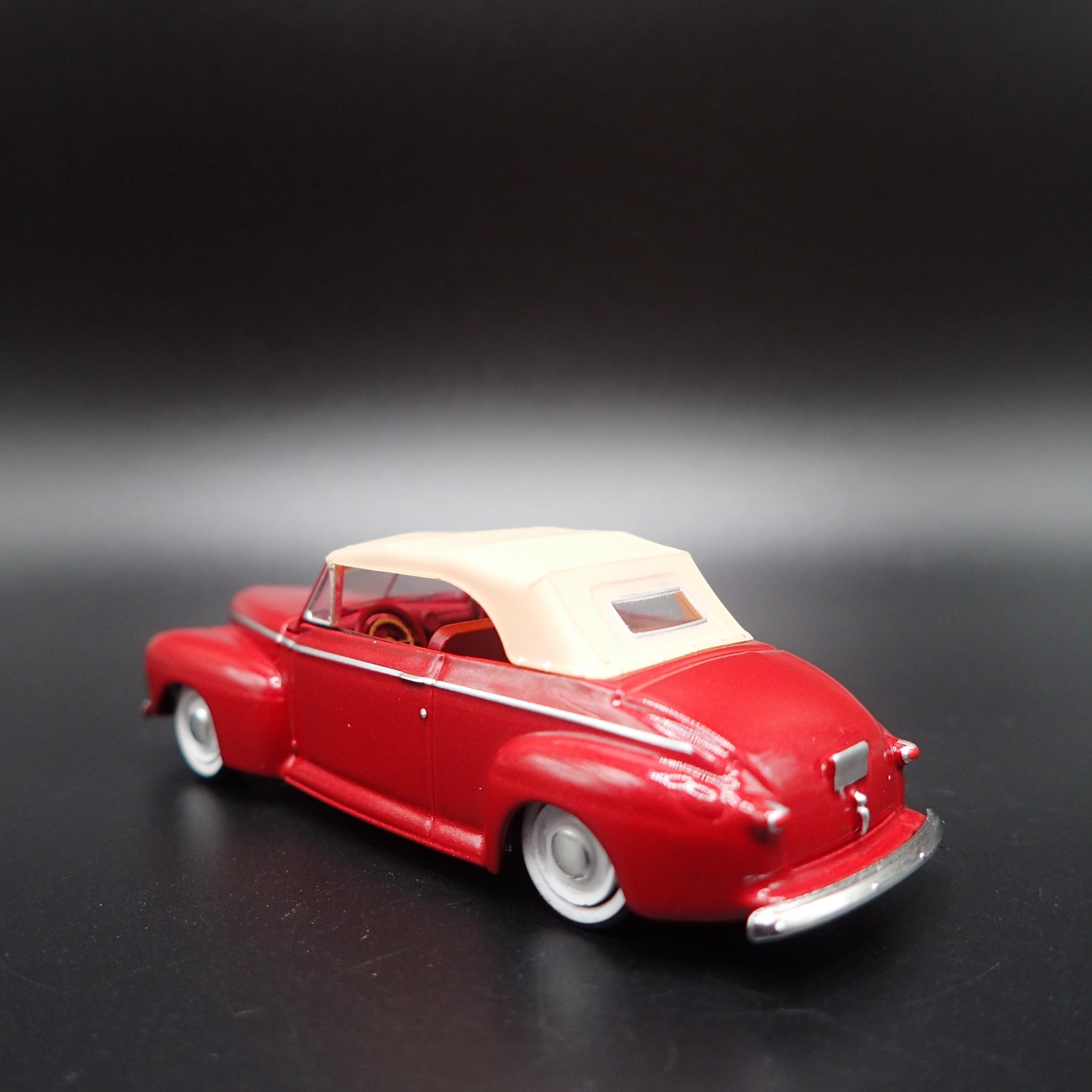 1946 46 FORD SUPER DE LUXE CONVERTIBLE 1:64 SCALE COLLECTIBLE DIECAST ...