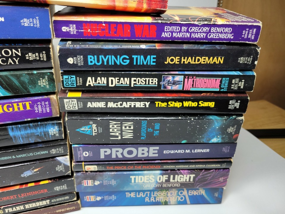 Lot Of (21)- Vintage Science Fiction Paperback Books Baen/TOR/Avon/Del ...
