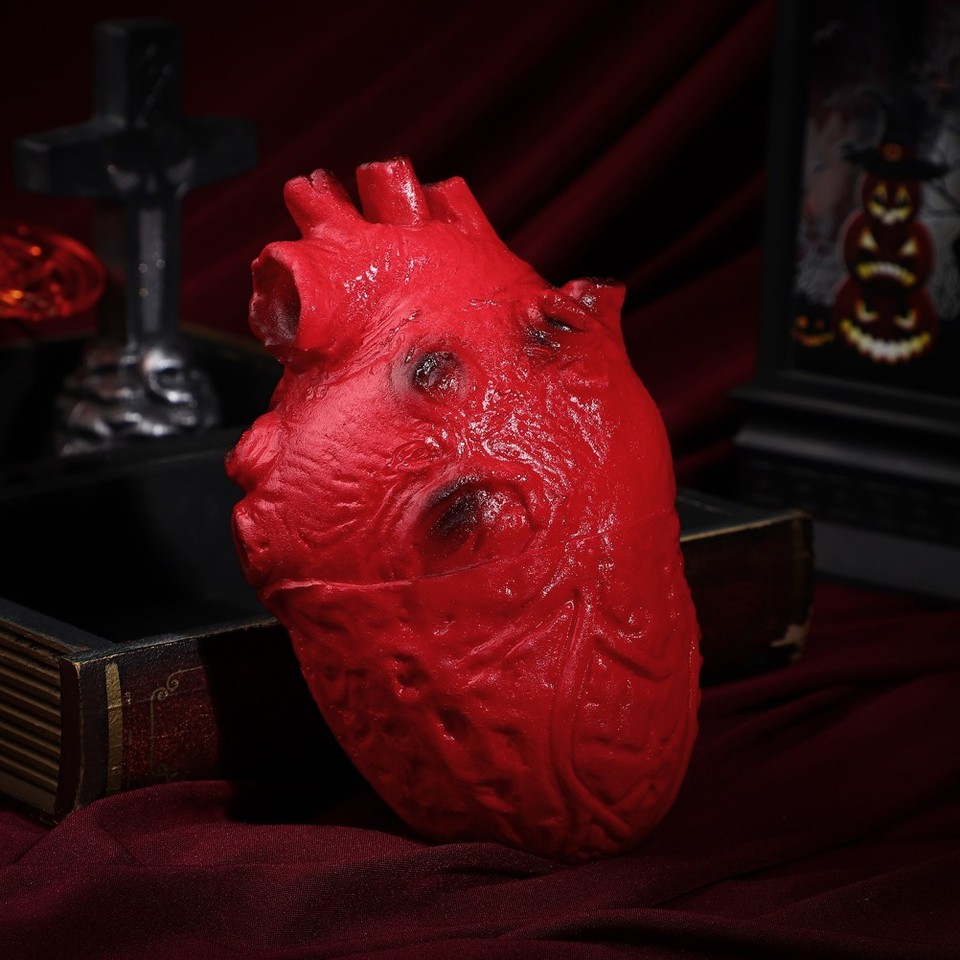 Halloween Heart Prop Scary Fake Heart Decoration for Haunted Houses ...