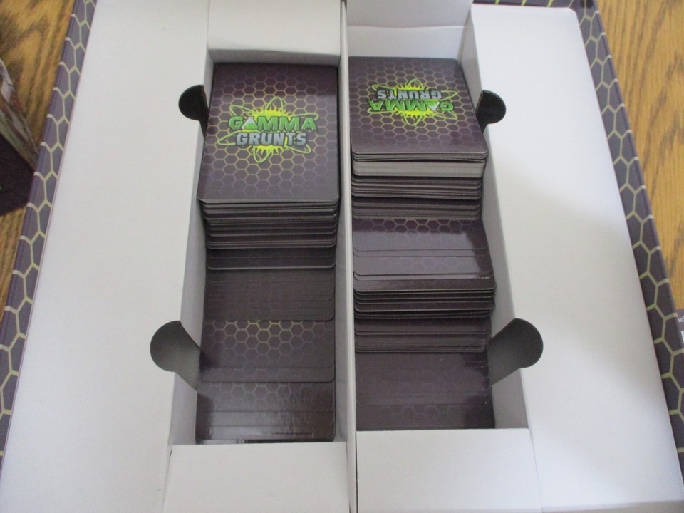 RARE BOARD GAME GAMMA GRUNTS HIPLEIN INDUSTRIES WORLD DOMINATION 100% ...