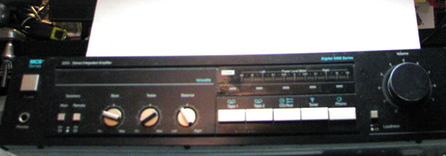 MCS STEREO INTEGRATED AMPLIFIER 2255 DIGITAL 5000 SERIES. Powers up ...