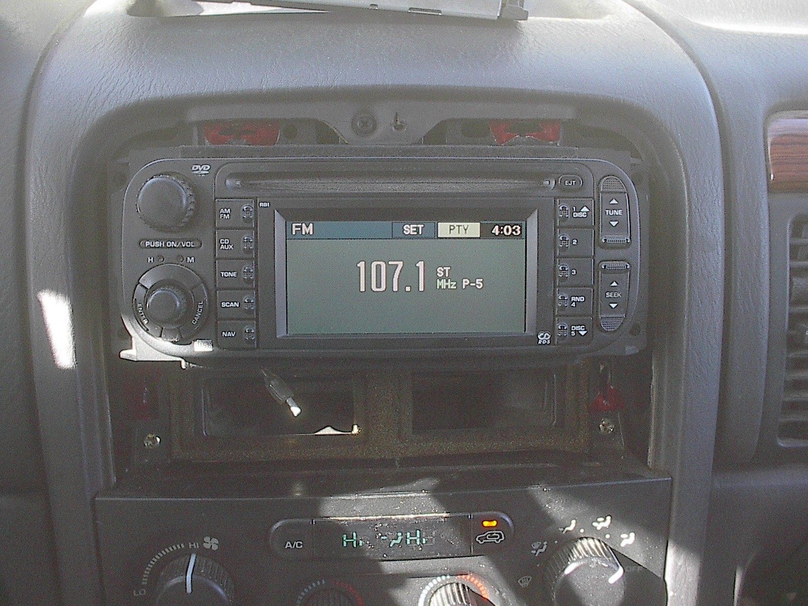 1999-2007 Jeep Dodge Chrysler RB1 Radio | CD | RDS | 3.2 in | Mopar ...