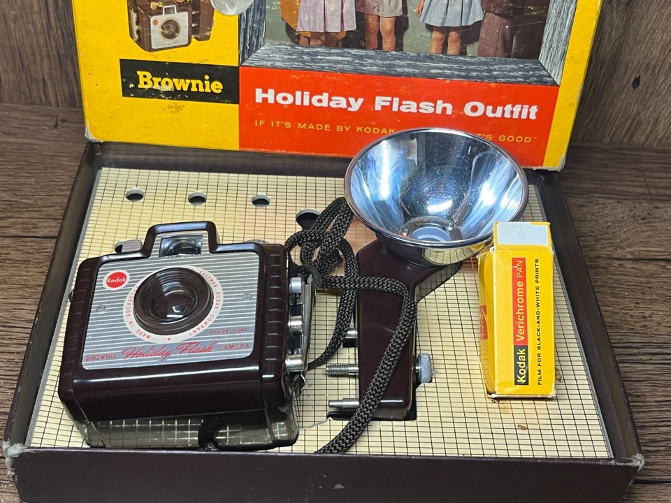 Vintage Kodak Brownie Holiday Flash Outfit Camera with Original Box ...