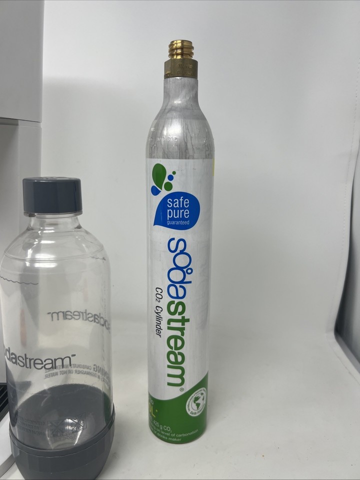 SodaStream Spirit Sparkling G100 Carbonated Drink Machine White + Gas ...