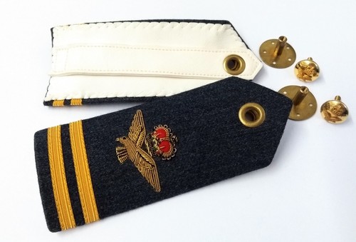 RAF Shoulder Boards Flight Lieutenant Rank With Raised Buttons Royal ...