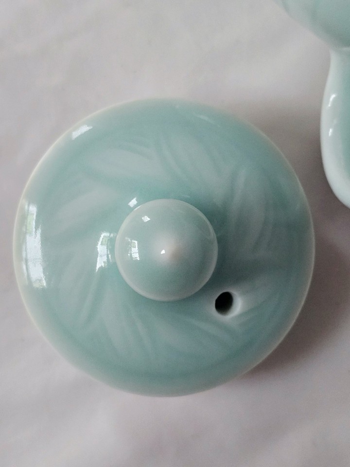 Wonderful celadon incised decorated Derek Emms teapot leach interest | eBay