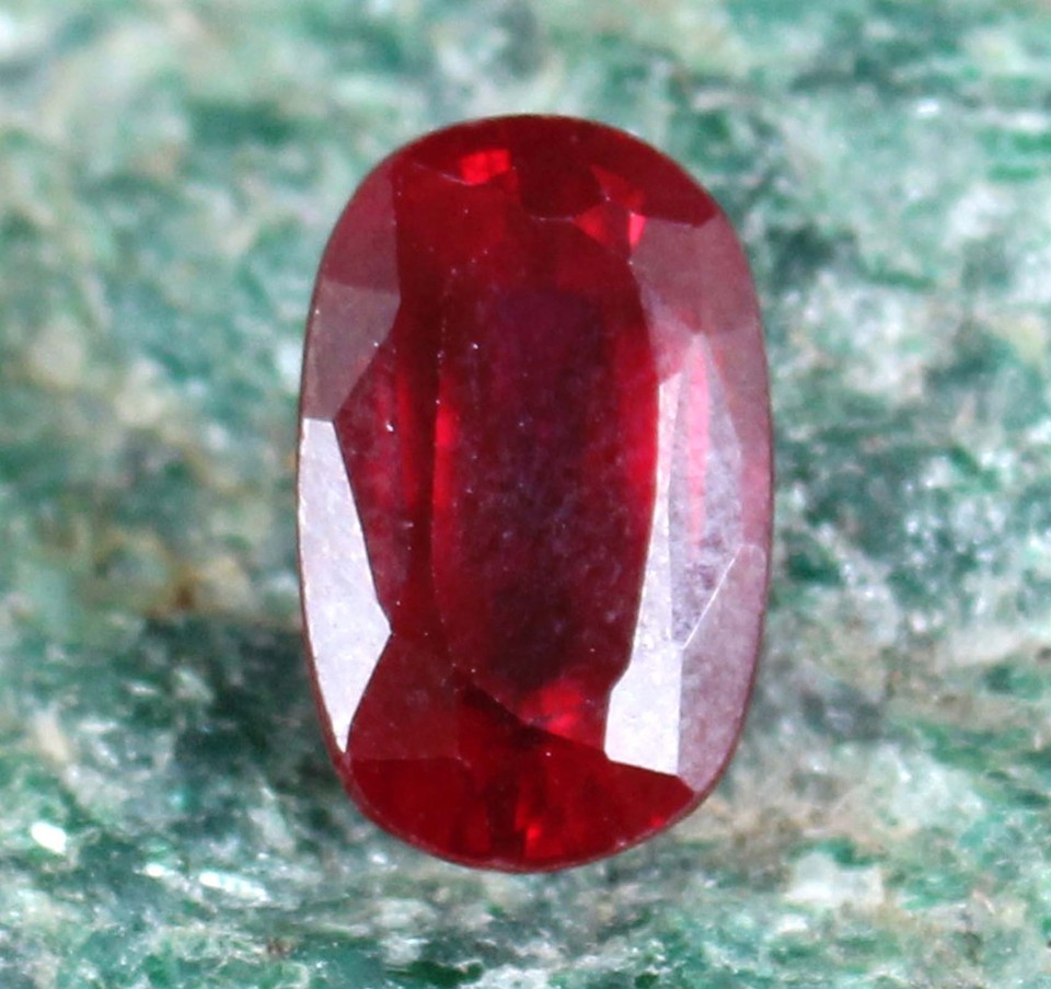 Natural Beryl Bixbite Red Emerald 8.25 Ct Oval Loose Gemstone Certified ...