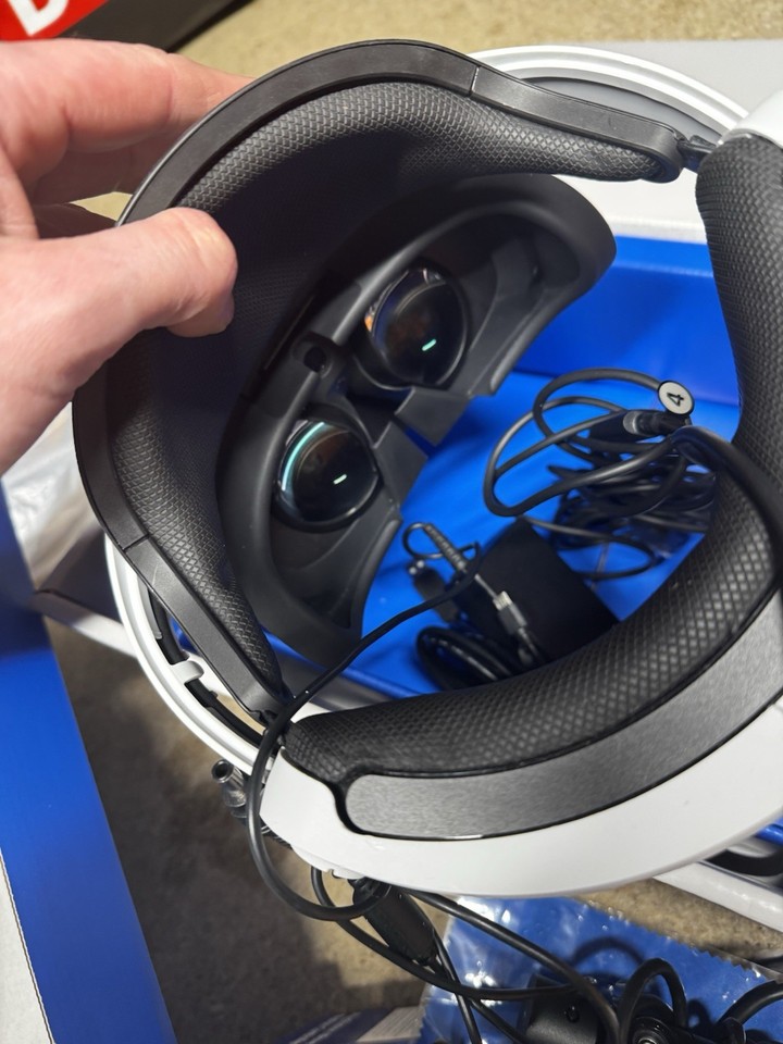 PlayStation VR V2 PS4/PS5, Boxed, With Motion Controllers & Camera ...