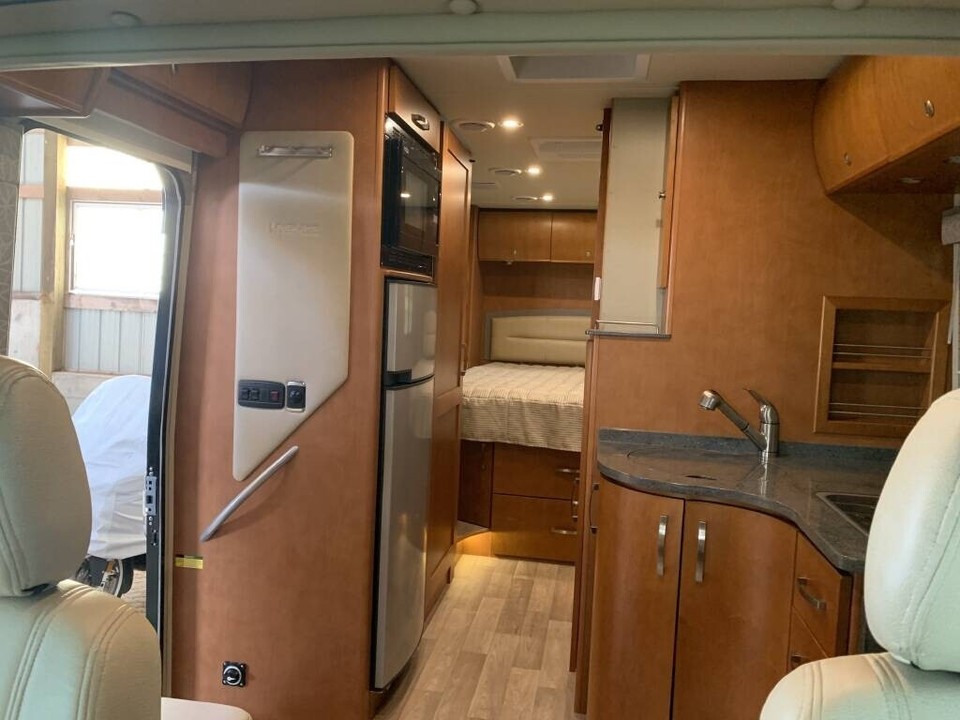 2015 Leisure Travel Unity U24IB Class B RV 51,200 Mi V6 Diesel Sleeps 3 ...
