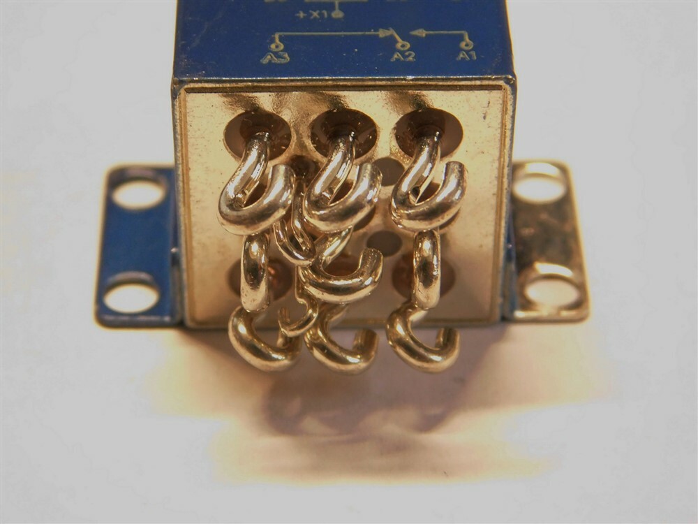 Mil-Spec Leach M83536/21-024M / YC-J2A-300M 3PDT 10A 28Vdc & 115/200Vac ...