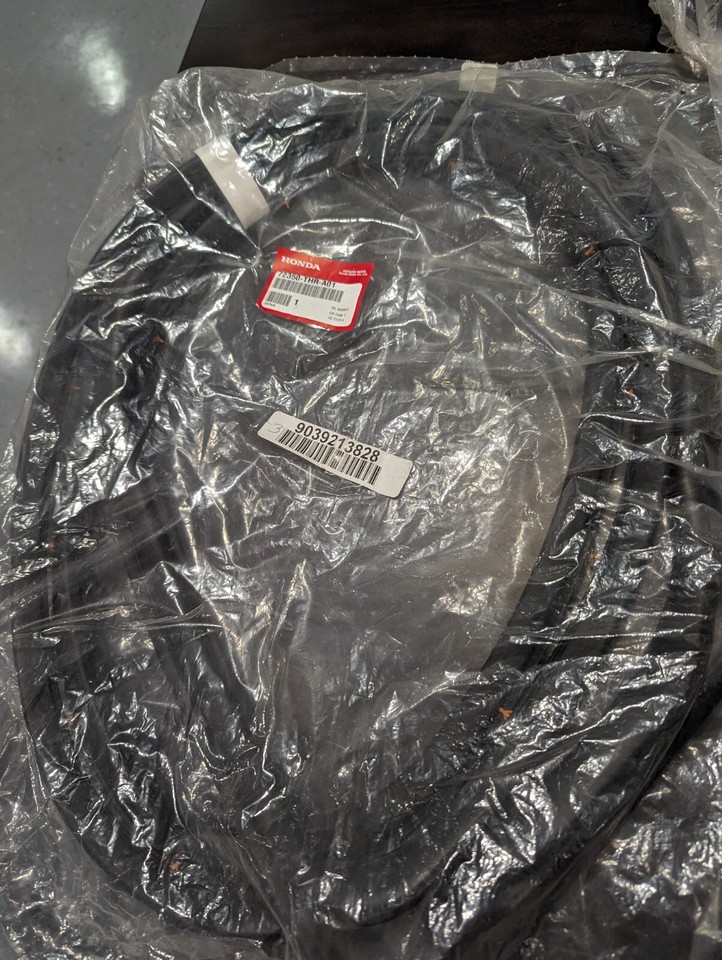 Honda 72350-THR-A01 Left Front Door Weatherstrip Seal for 18-21 Odyssey ...