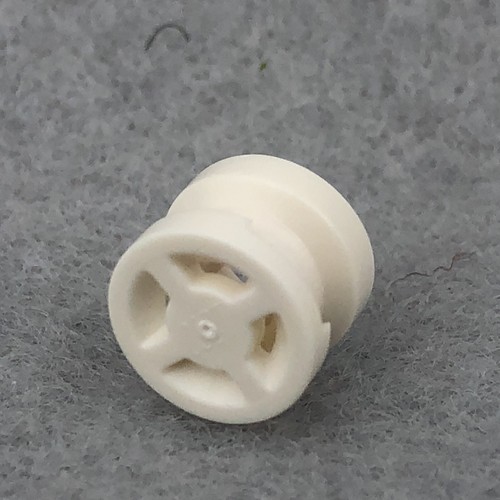 LEGO 34337 White Wheel 8mm D. x 6mm with Slot (x1) | eBay