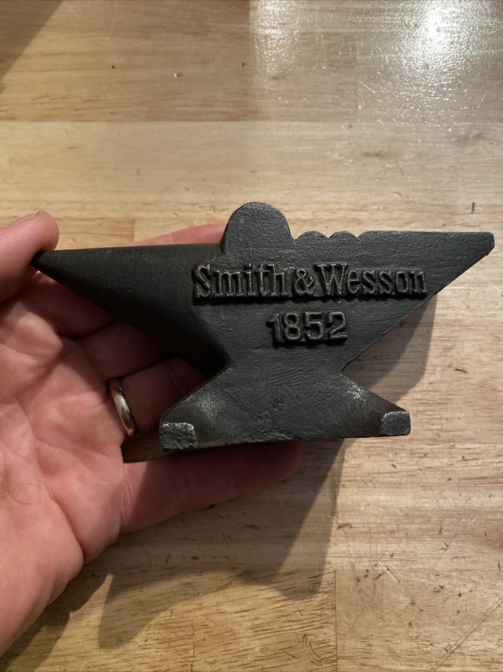 Smith & Wesson Anvil Gunsmith Cast Iron Blacksmith Paperweight Gun ...