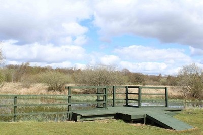 Photo A3 Pond viewing platform, Drumbowie Park, Standburn Maddiston ...