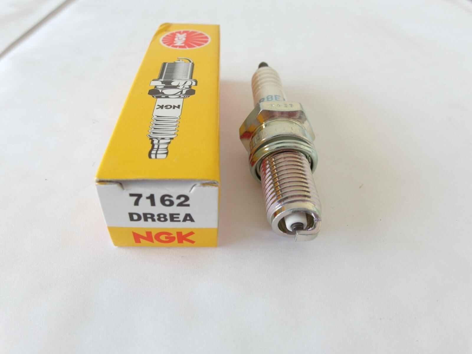 NGK DR8EA Spark plug | eBay